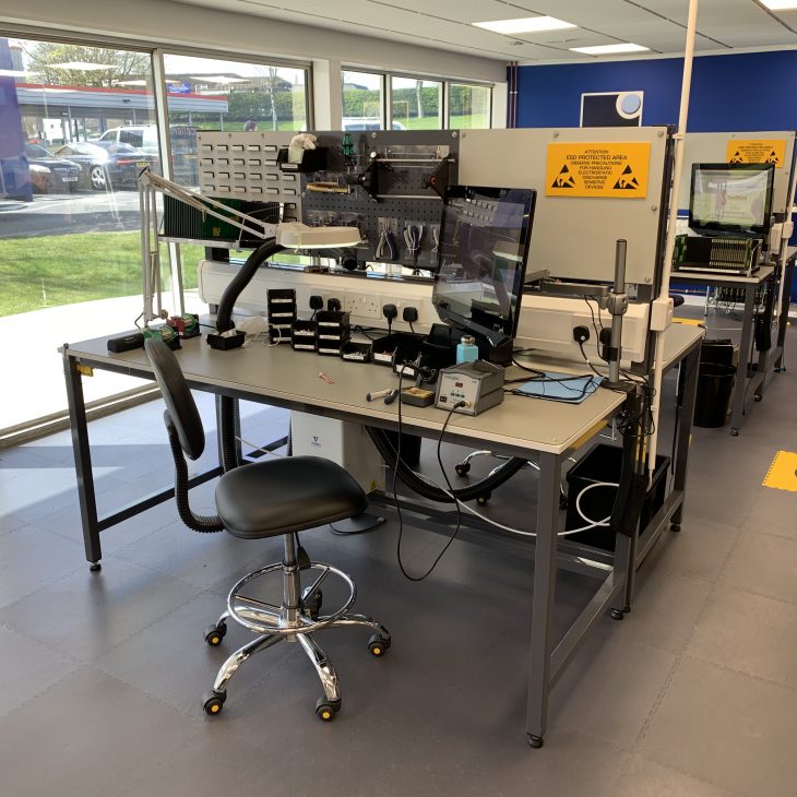 Workbench - Packing Tables by Spaceguard